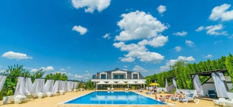 10 Piscine și Ștranduri în Iași și Împrejurimi - GOKID!